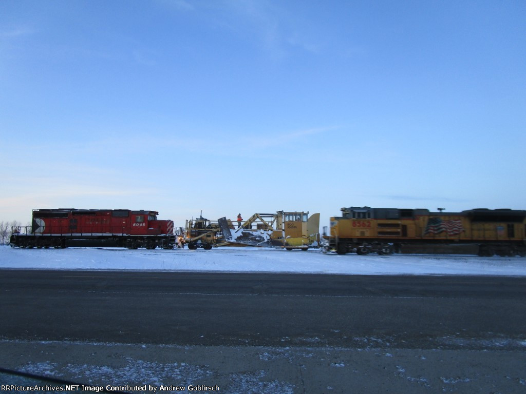 UP 8562, CP 6045 + SOO 300289